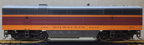 PROTO 1000 CAT #30002, C-LINER LOCOMOTIVE, B UNIT, MILW RD #26B, HO ...