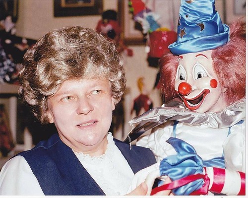 Photo of Annette Little, creator of the clown puppet in 1982 movie ...
