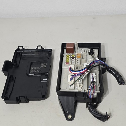 02-05 LEXUS SC430 REAR TRUNK FUSE RELAY JUNCTION BOX 82670-24090 OEM ...