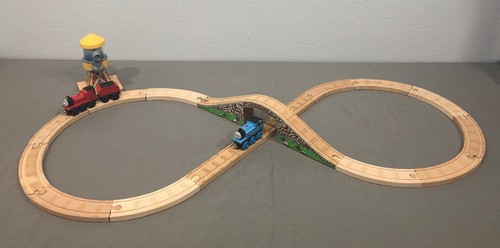Thomas & Friends Wooden Train Water Tower Figure 8 Train set w/ light ...