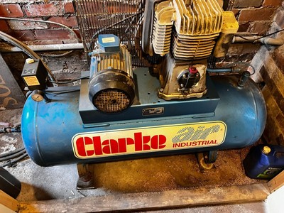 Clarke Stationary 200 Litres Tank Capacity Vehicle Air Compressors ...