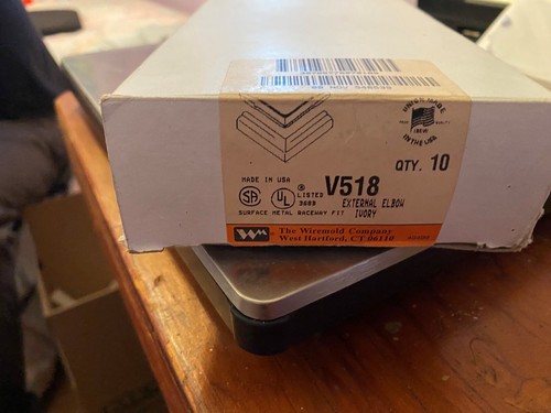 Box of 9 Wiremold V518 External Elbow - Ivory 3 MISSING CLIP (BS-354 ...