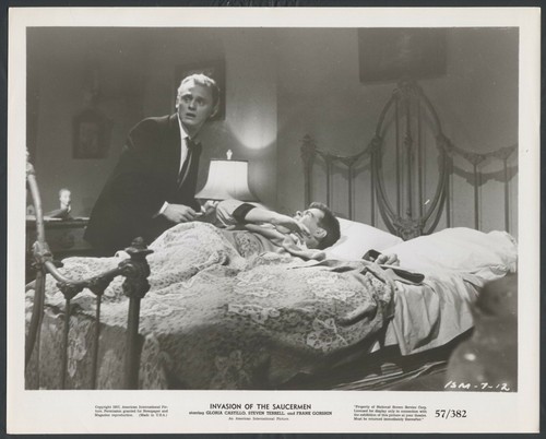 FRANK GORSHIN LYN OSBORN in @Col Invasion Of The Saucermen '57 BEDROOM ...