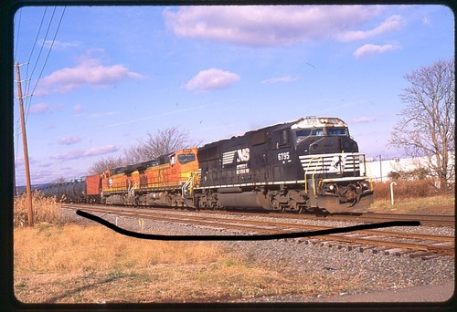 gg436 Orig. Slide Norfolk Southern 6795 Plus 2 BNSF in NJ on 6-12 | eBay