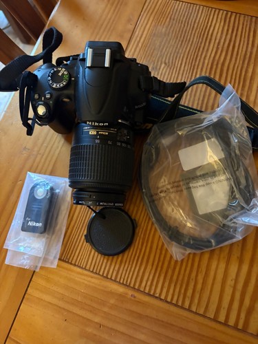Nikon D5000 DSLR with 55 - 200 Nikon zoom lens + remote, case, charger ...