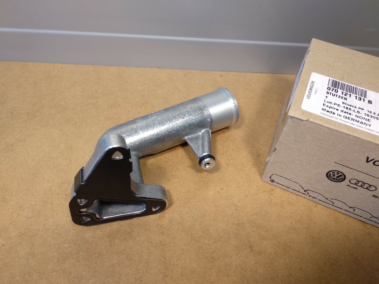 Genuine Vw Touareg 7LA Tubería De Unión 077121131G | eBay