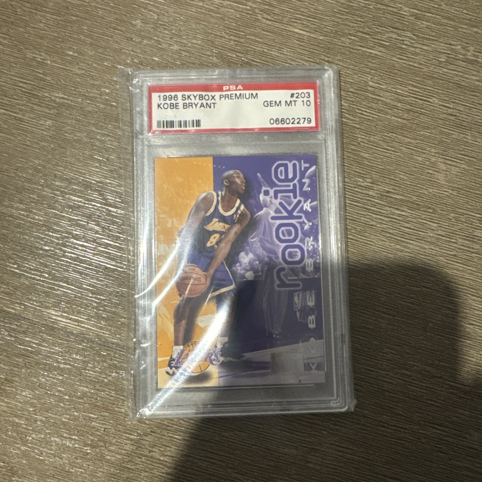 Kobe Bryant 1996 SkyBox Premium #203 Rookies Price Guide - Sports Card ...