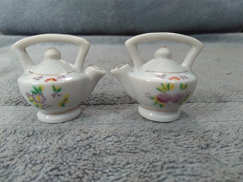 Vintage Hand Painted Tea Pot Salt And Pepper Shakers | eBay