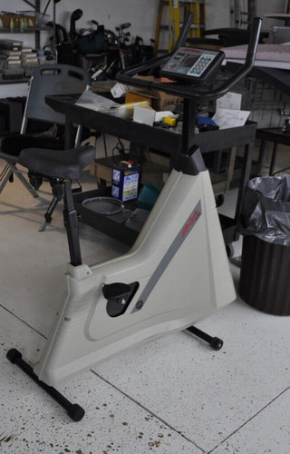 Life Fitness Life Cycle 5500 ~ Works perfectly, in excellent cosmetic ...