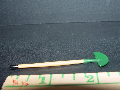 1/24 TH SCALE TILING SPADE LANDSCAPERS DIORAMA PROP!! | eBay