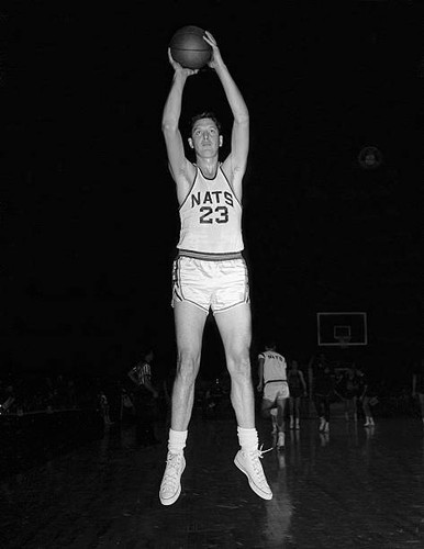 Joe Graboski Of The Syracuse Nationals Shoots 1960S Old Basketball ...