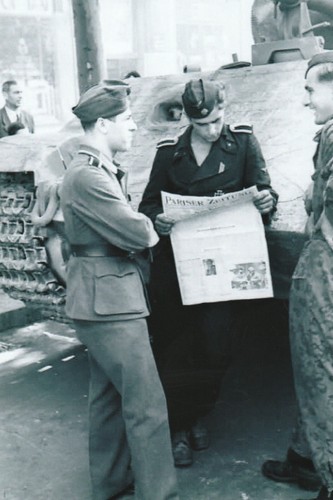 WW II German Photo == Soldier In Front Of Panther Tank | eBay