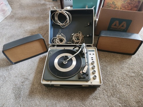 Vintage KLH Model 11 Cambridge Massachusetts Portable Record Player | eBay