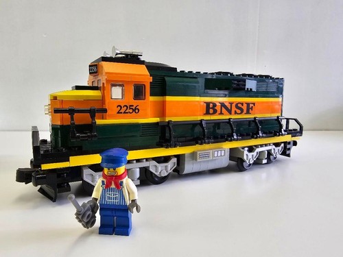 LEGO Burlington Northern Santa Fe (BNSF) GP-38 Locomotive 10133 In 2004 ...