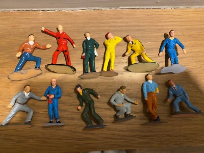 1 32 Figures in Scalextric & Slot Car Trackside Props & Buildings for ...