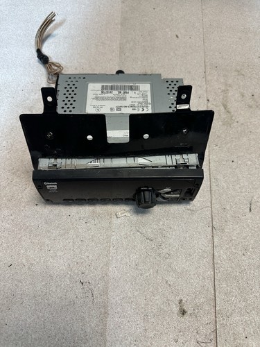 Replaces 24137735 FREIGHTLINER CASCADIA 126 RADIO AM/FM/BLUETOOTH ...