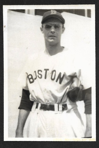 1949-52 Walt Masterson RED SOX UNSIGNED 3-1/4 x 4-3/4 ORIGINAL SNAPSHOT ...
