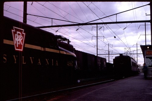 PRR-Pennsylvania RR GG1 -MU MP54 & freight @ Elizabeth NJ.-1970 Kodak ...