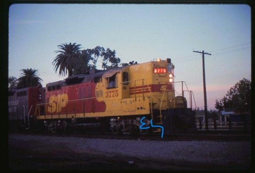 SP Southern Pacific GP-9 #3775 Original Kodachrome Slide DUSK SPSF ...