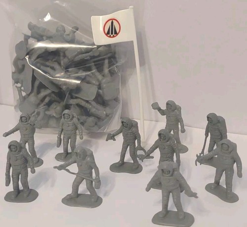 Lot of 36 Vintage Astronauts Mini Plastic Figure Toy Spacemen 2" + Flag | eBay