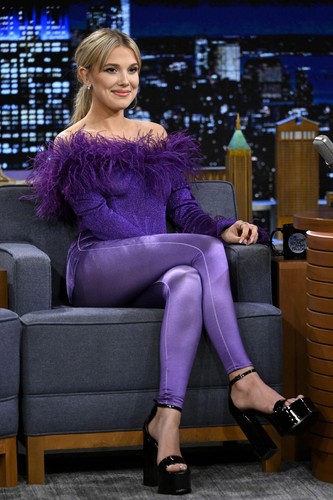 MILLIE BOBBY BROWN 4X6 PHOTO | eBay