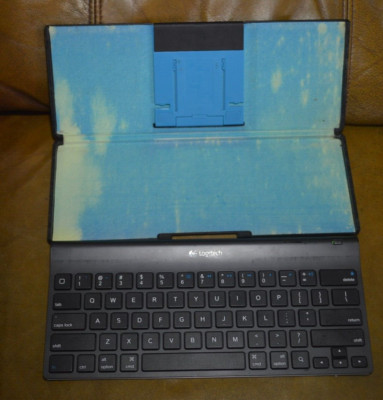 Logitech Tablet & eReader Cases, Covers & Keyboard Folios for Universal ...