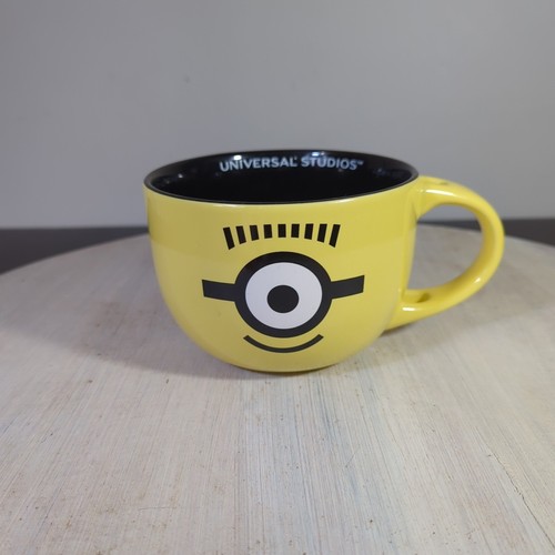 DESPICABLE ME MINIONS DOUBLE SIDED UNIVERSAL STUDIOS LARGE SOUP/COFFEE ...