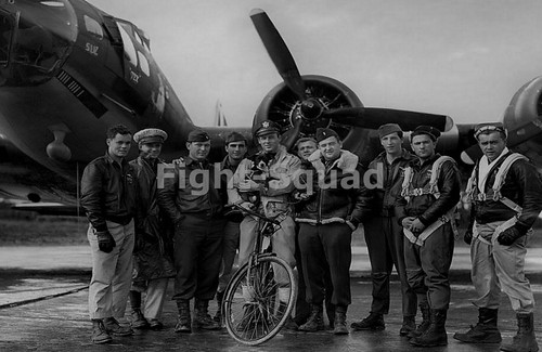 WW2 Picture England 1943 B-17 Flying Fortress Crew w mascots Scrap and ...