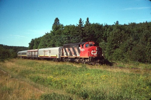 CN 9574 GP-40-2L #1 HEYDEN ON (CANADIAN NATIONAL) ORIGINAL SLIDE 08-07 ...