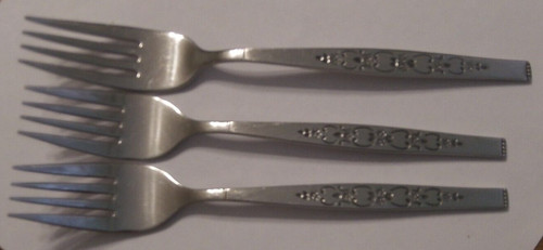 Oneida Rogers Spanada 1 Dinner & 2 Salad forks -excellent lightly used ...