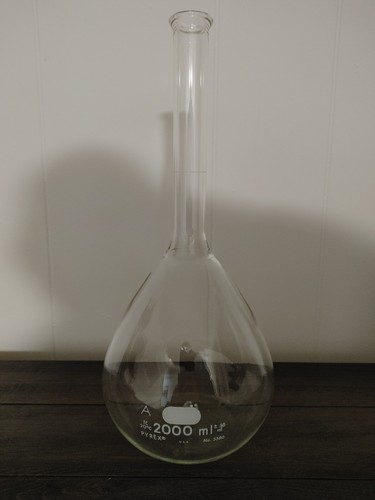 Pyrex 5580 2000 mL Volumetic flask and pyrex 1000mL volumetric flask ...
