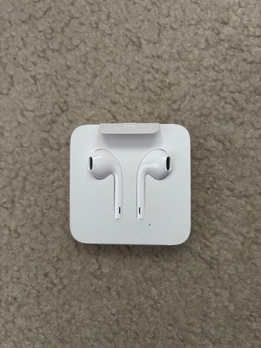 New Apple Wired Headset EarPods with Lightning Connector | eBay