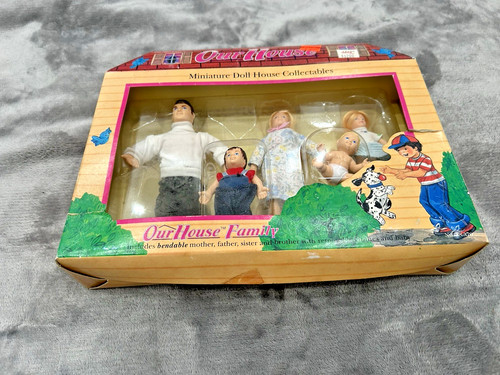 Our House Family Miniature Doll House Largo Toys Bendable Figures Dad ...