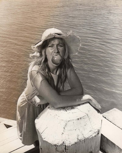 Helen Mirren Age of Consent pose in straw hat eating apple 8x10 Photo ...