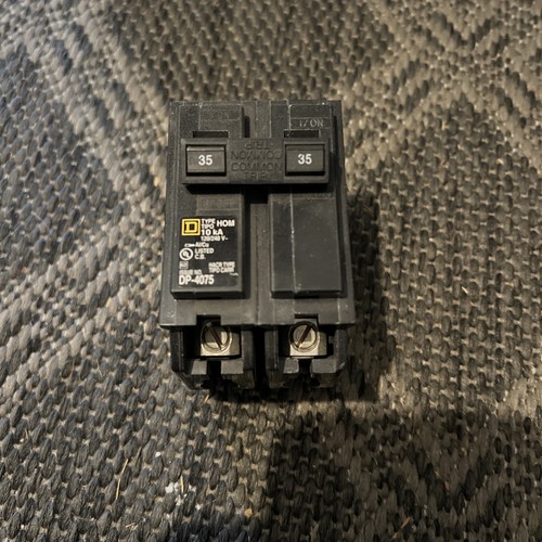 Square D Homeline HOM235 2 Pole 35 Amp 120 240V Type HOM Plug In ...