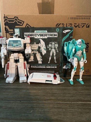 Transformer War for Cybertron Paradron Medics Ratchet Lifeline | eBay