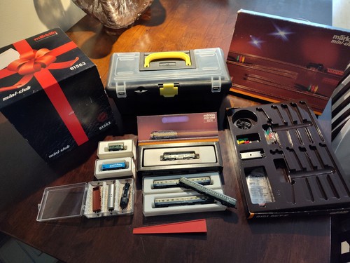 Marklin Z-Scale Trains: Freight and Passenger Sets with Controller ...