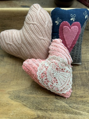 Primitive Stitchery Lace Pink Hearts Set of 3 Valentine Cupboard Tucks ...