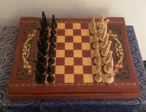 Lovely Vintage portable Italian made Wood & marquetry CHESS Board/Box ...