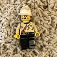 LEGO Sets with Minifigure adv003 Baron Von Barron with Pith Helmet