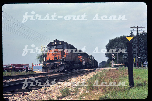 F Original Slide - MIlwaukee Road MILW 28 SD40-2 Action w/ Frt Pewaukee WI 1981 | eBay
