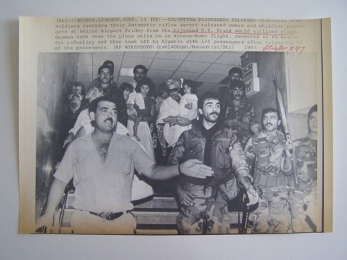 Vtg Wire Press Photo TWA 847 Hijacking 6/85 Escorting Released ...
