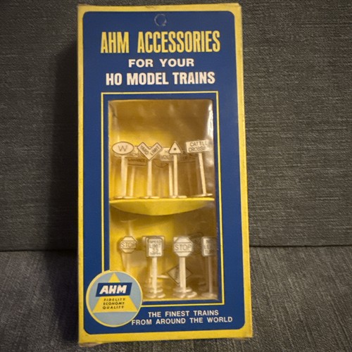 AHM Accessories No.5612-125 Assorted Railroad And Traffic Signs HO ...