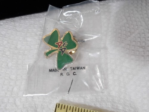 Hat Lapel Pin ~ American Airlines ~ Shamrock St Patrick's Day Clover ...