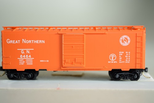 4867 Micro Trains 40' BOX car LOWELL SMITH 6464 SERIES COLLECTOR NSE ...