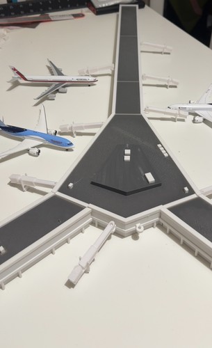 1/200 EHAM Schiphol Pier Terminal (13 gates) | eBay