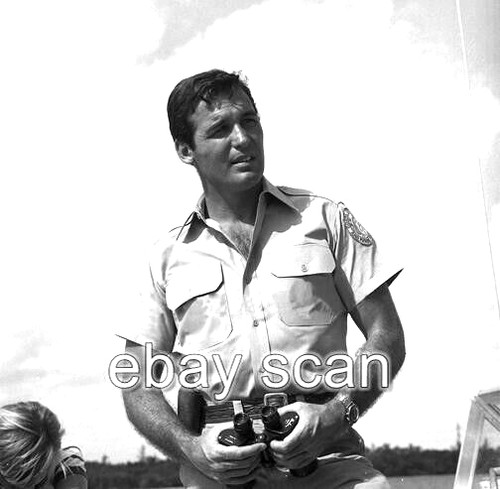 BRIAN KELLY FLIPPER ACTOR HANDSOME 8X10 PHOTO 2 | eBay
