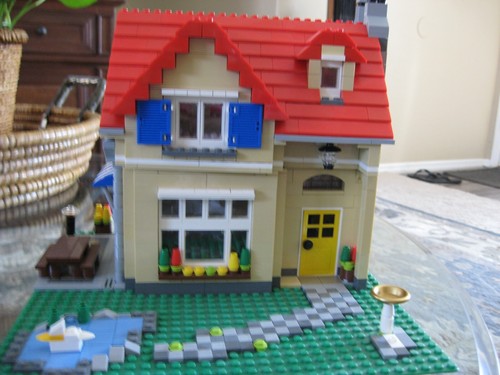 LEGO CREATOR 3 IN 1 FAMILY HOUSE 6754 PRE-OWNED, COMPLETE with a small ...