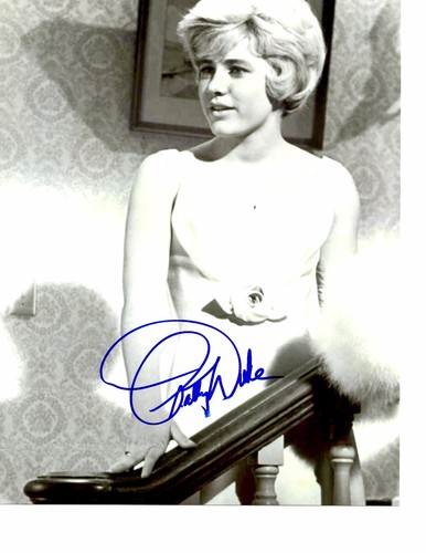 PATTY DUKE SIGNED PHOTO 8X10 BLACK AND WHITE VINTAGE! RARE! MINT! R.I.P ...