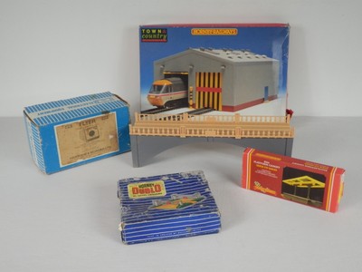 Railway Job Lot in Oo Gauge Model Railway Buildings, Tunnels and ...